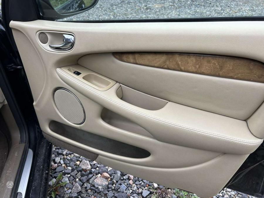 Melns Jaguar X-Type 2006 Viļņa, ar dzinēja tilpumu 2.00 L un nobraukumu 243 tūkst. km par 999 €, foto 10 vietnē AUTOMOTO.COM.LV