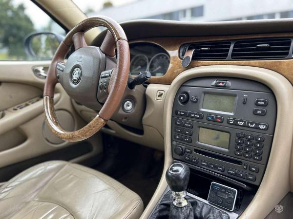 Melns Jaguar X-Type 2006 Viļņa, ar dzinēja tilpumu 2.00 L un nobraukumu 243 tūkst. km par 999 €, foto 11 vietnē AUTOMOTO.COM.LV
