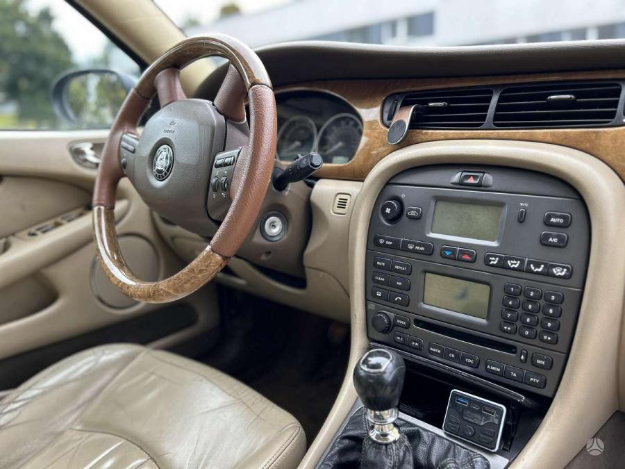Melns Jaguar X-Type 2006 Viļņa, ar dzinēja tilpumu 2.00 L un nobraukumu 243 tūkst. km par 999 €, foto 11 vietnē AUTOMOTO.COM.LV