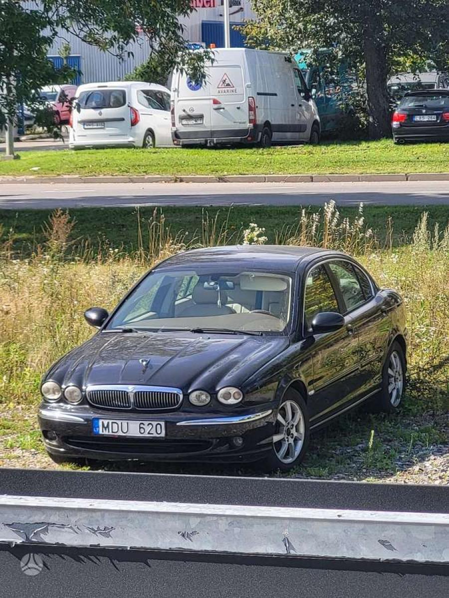 Melns Jaguar X-Type 2006 Viļņa, ar dzinēja tilpumu 2.00 L un nobraukumu 243 tūkst. km par 999 €, foto 13 vietnē AUTOMOTO.COM.LV