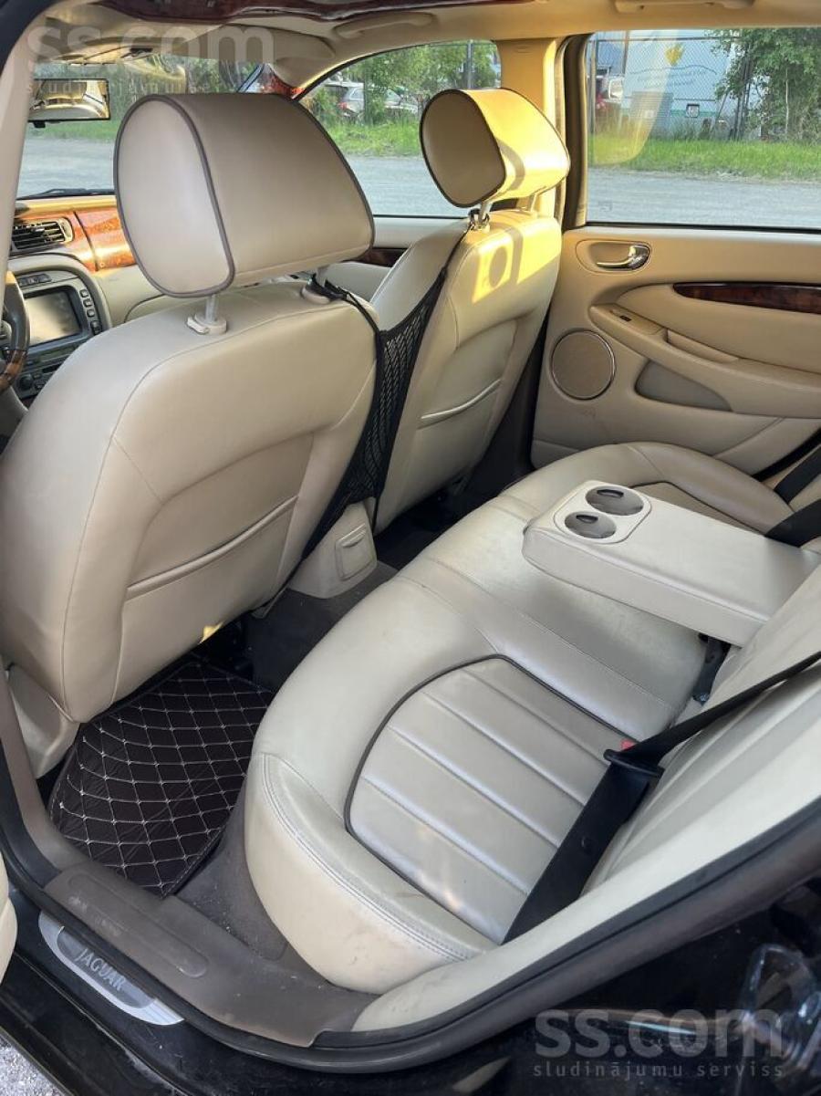 Black Jaguar X-Type 2006 in Ogre, with an engine capacity of 2.50 L and mileage of 301 thousand km for 2500 €, photo 9 on AUTOMOTO.COM.LV