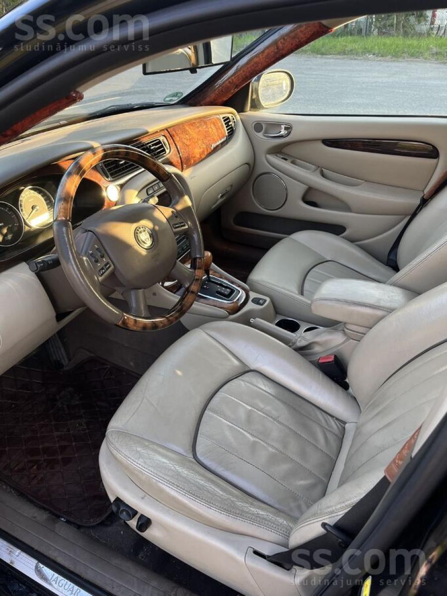 Black Jaguar X-Type 2006 in Ogre, with an engine capacity of 2.50 L and mileage of 301 thousand km for 2500 €, photo 10 on AUTOMOTO.COM.LV