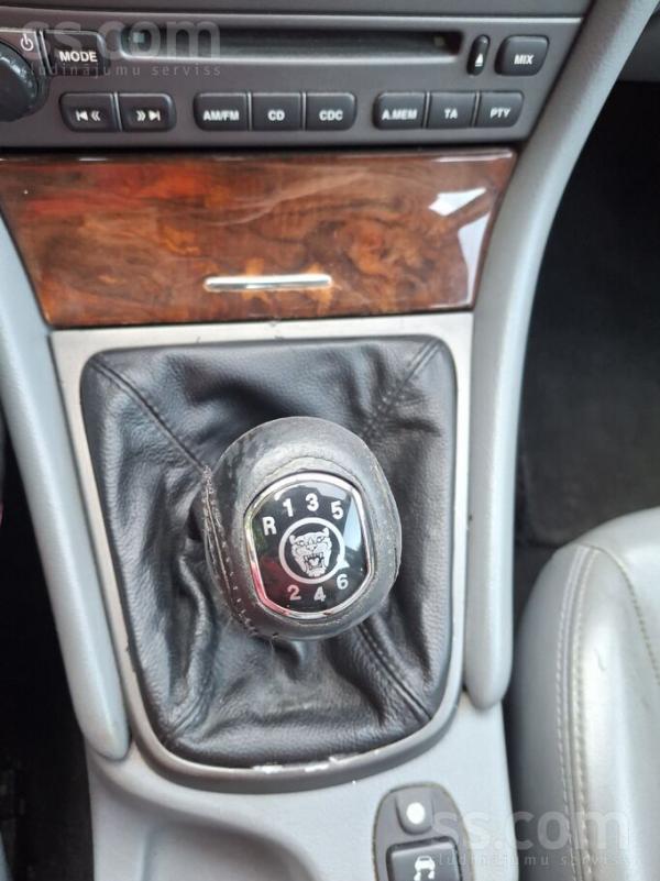 Black Jaguar X-Type 2006 in Valmiera, with an engine capacity of 2.20 L and mileage of 260 thousand km for 2600 €, photo 8 on AUTOMOTO.COM.LV