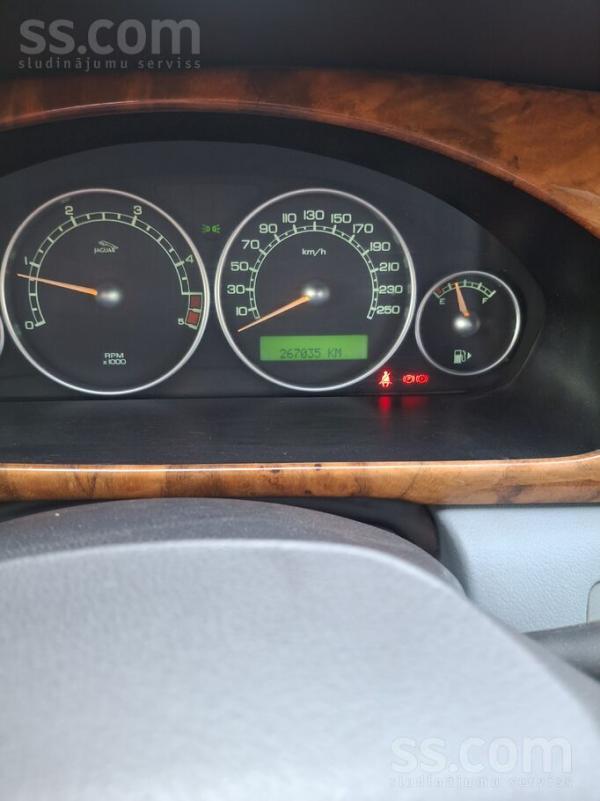 Black Jaguar X-Type 2006 in Valmiera, with an engine capacity of 2.20 L and mileage of 260 thousand km for 2600 €, photo 10 on AUTOMOTO.COM.LV