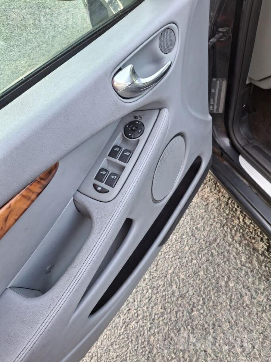 Melns Jaguar X-Type 2006 Valmiera, ar dzinēja tilpumu 2.20 L un nobraukumu 260 tūkst. km par 2600 €, foto 13 vietnē AUTOMOTO.COM.LV