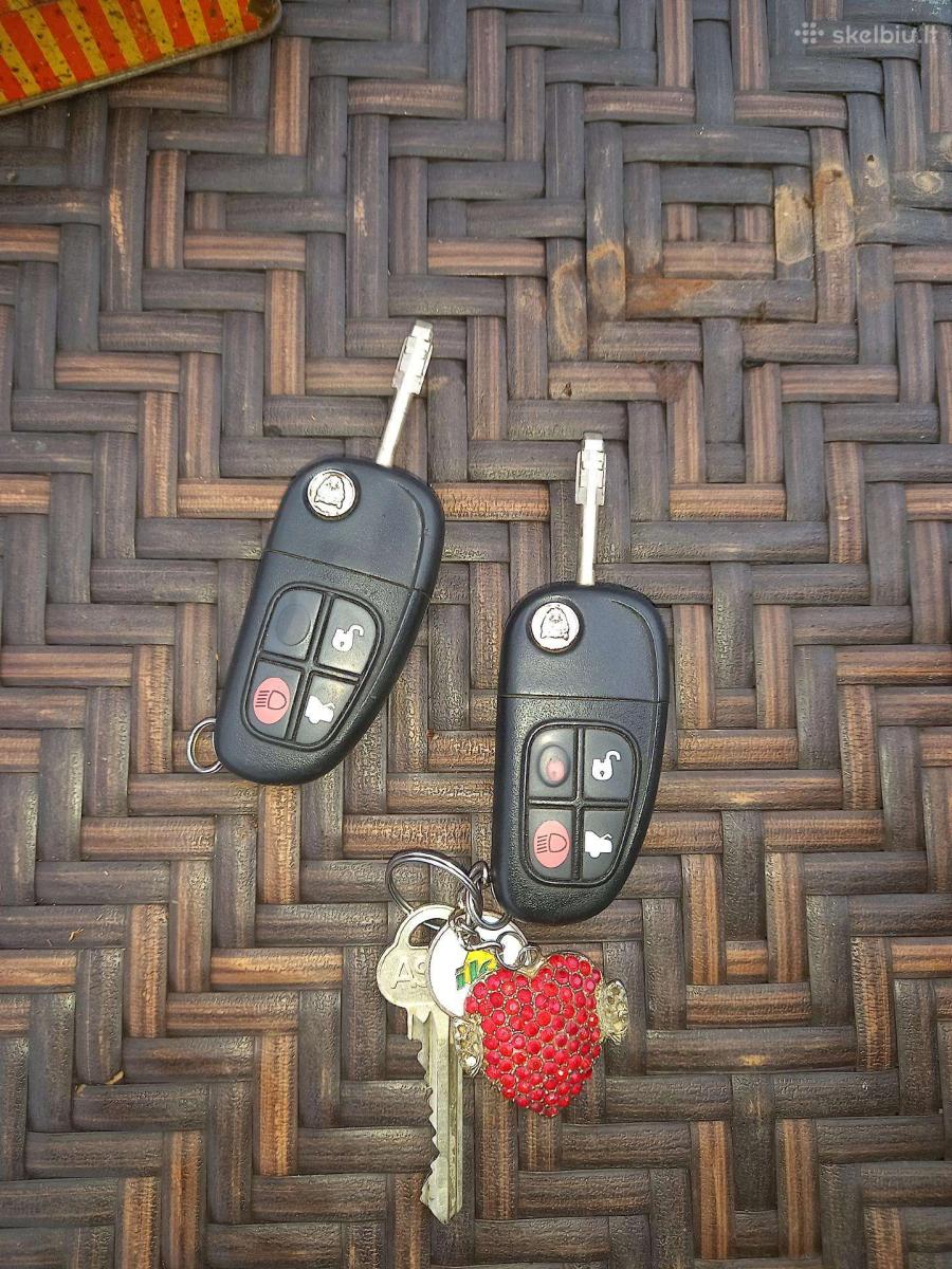 Melns Jaguar X-Type 2006 Kauņa, ar dzinēja tilpumu 2.00 L un nobraukumu 232 tūkst. km par 1300 €, foto 5 vietnē AUTOMOTO.COM.LV