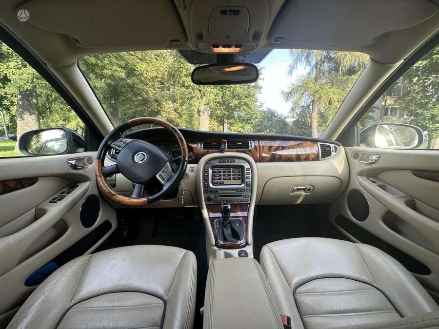 Black Jaguar X-Type 2009 in Vilnius, with an engine capacity of 2.20 L and mileage of 230 thousand km for 1650 €, photo 6 on AUTOMOTO.COM.LV