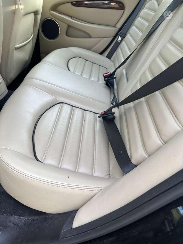 Black Jaguar X-Type 2009 in Vilnius, with an engine capacity of 2.20 L and mileage of 230 thousand km for 1650 €, photo 6 on AUTOMOTO.COM.LV