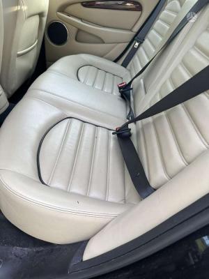 Black Jaguar X-Type 2009 in Vilnius, with an engine capacity of 2.20 L and mileage of 230 thousand km for 1650 €, photo 7 on AUTOMOTO.COM.LV