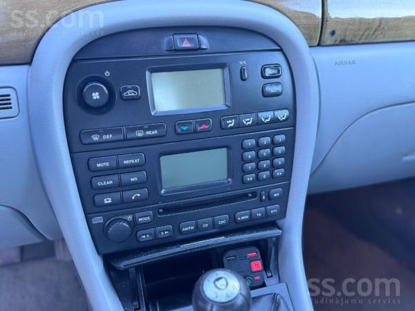 Blue Jaguar X-Type 2003 in Riga, with an engine capacity of 2.00 L and mileage of 227 thousand km for 1900 €, photo 7 on AUTOMOTO.COM.LV