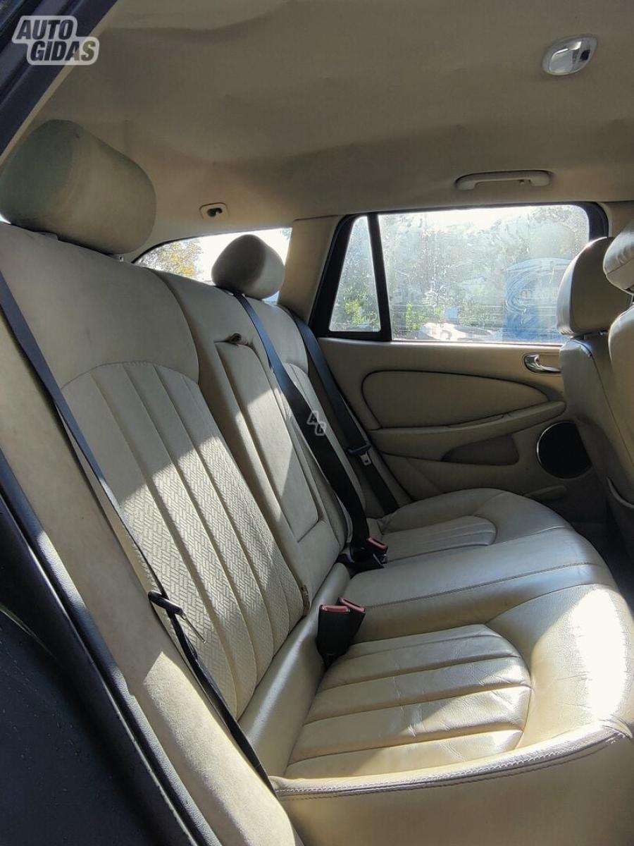 Green Jaguar X-Type 2004 in Vilnius, with an engine capacity of 2.00 L and mileage of 354 thousand km for 450 €, photo 9 on AUTOMOTO.COM.LV