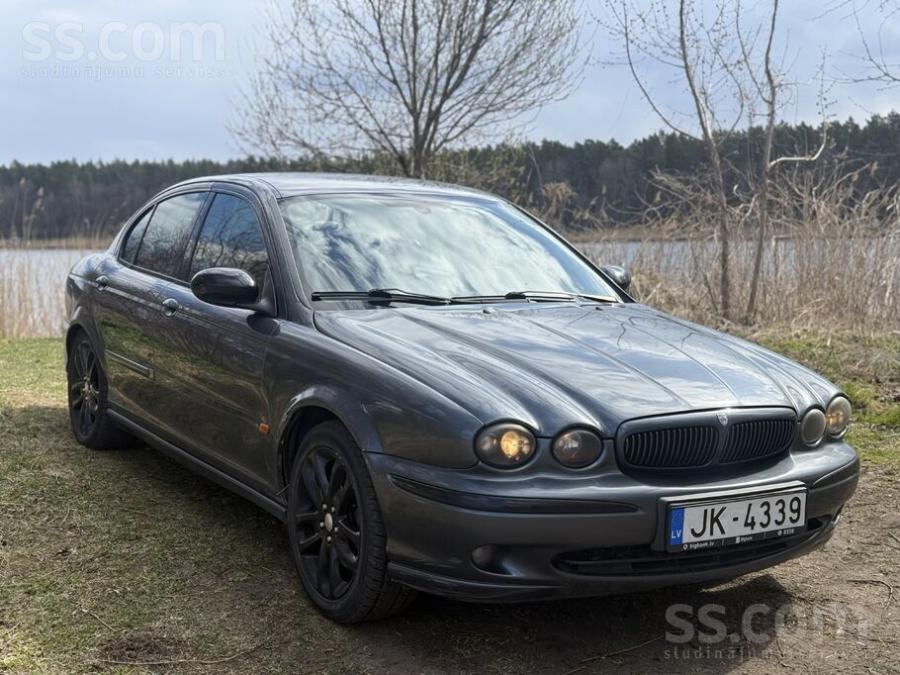Pelēks Jaguar X-Type 2001 Rīga, ar dzinēja tilpumu 2.50 L un nobraukumu 260 tūkst. km par 1000 €, foto 1 vietnē AUTOMOTO.COM.LV