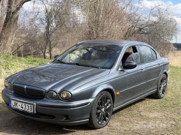 Grey Jaguar X-Type 2001 in Riga, with an engine capacity of 2.50 L and mileage of 260 thousand km for 1000 €, photo 2 on AUTOMOTO.COM.LV