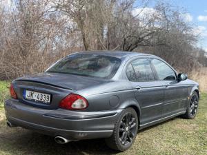 Pelēks Jaguar X-Type 2001 Rīga, ar dzinēja tilpumu 2.50 L un nobraukumu 260 tūkst. km par 1000 €, foto 5 vietnē AUTOMOTO.COM.LV