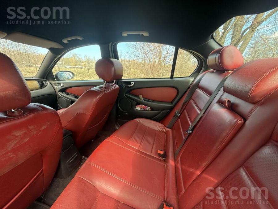 Pelēks Jaguar X-Type 2001 Rīga, ar dzinēja tilpumu 2.50 L un nobraukumu 260 tūkst. km par 1000 €, foto 7 vietnē AUTOMOTO.COM.LV