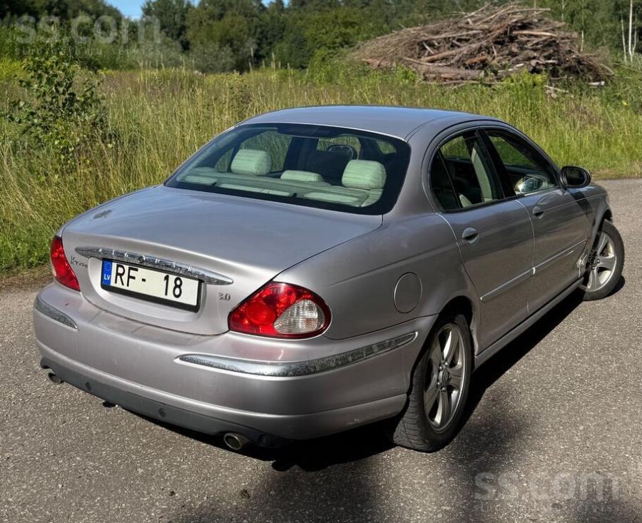 Pelēks Jaguar X-Type 2001 Rīga, ar dzinēja tilpumu 3.00 L un nobraukumu 320 tūkst. km par 3350 €, foto 1 vietnē AUTOMOTO.COM.LV