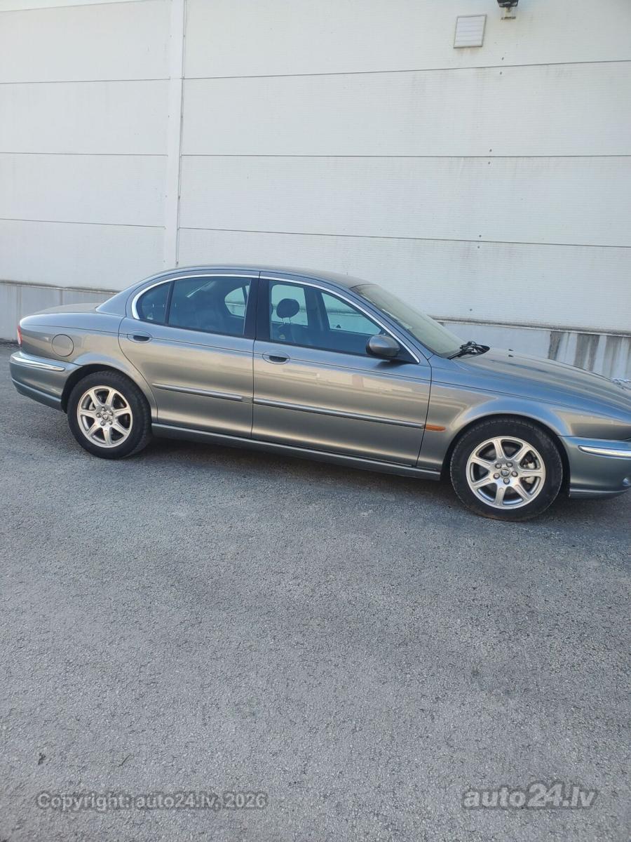 Grey Jaguar X-Type 2002 in Parnu, with an engine capacity of 2.10 L and mileage of 193 thousand km for 2750 €, photo 3 on AUTOMOTO.COM.LV