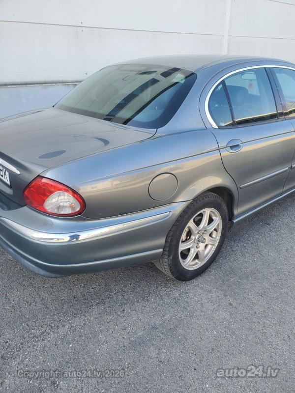Pelēks Jaguar X-Type 2002 Pērnava, ar dzinēja tilpumu 2.10 L un nobraukumu 193 tūkst. km par 2750 €, foto 4 vietnē AUTOMOTO.COM.LV