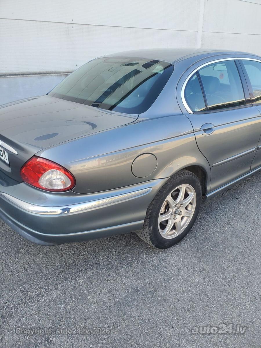 Grey Jaguar X-Type 2002 in Parnu, with an engine capacity of 2.10 L and mileage of 193 thousand km for 2750 €, photo 4 on AUTOMOTO.COM.LV