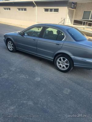 Grey Jaguar X-Type 2002 in Parnu, with an engine capacity of 2.10 L and mileage of 193 thousand km for 2750 €, photo 7 on AUTOMOTO.COM.LV