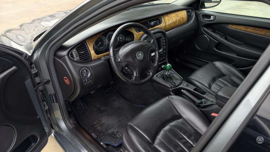 Grey Jaguar X-Type 2002 in Vilnius, with an engine capacity of 2.97 L and mileage of 228 thousand km for 3000 €, photo 7 on AUTOMOTO.COM.LV