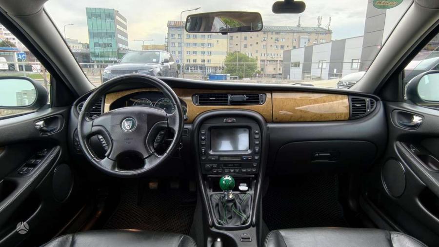 Grey Jaguar X-Type 2002 in Vilnius, with an engine capacity of 2.97 L and mileage of 228 thousand km for 3000 €, photo 8 on AUTOMOTO.COM.LV