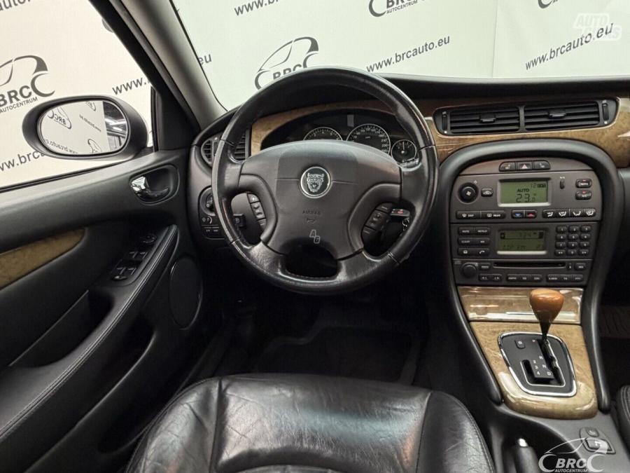 Pelēks Jaguar X-Type 2003 Avižieniai, ar dzinēja tilpumu 3.00 L un nobraukumu 196 tūkst. km par 3500 €, foto 13 vietnē AUTOMOTO.COM.LV