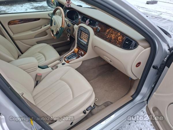Grey Jaguar X-Type 2004 in Tallinn, with an engine capacity of 3.00 L and mileage of 217 thousand km for 5000 €, photo 11 on AUTOMOTO.COM.LV