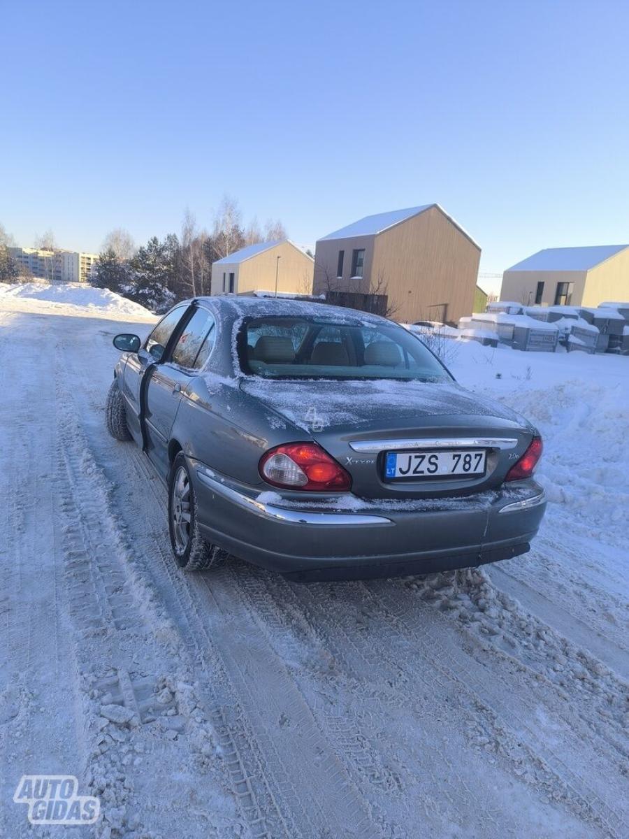 Pelēks Jaguar X-Type 2004 Viļņa, ar dzinēja tilpumu 2.00 L un nobraukumu 300 tūkst. km par 1150 €, foto 3 vietnē AUTOMOTO.COM.LV