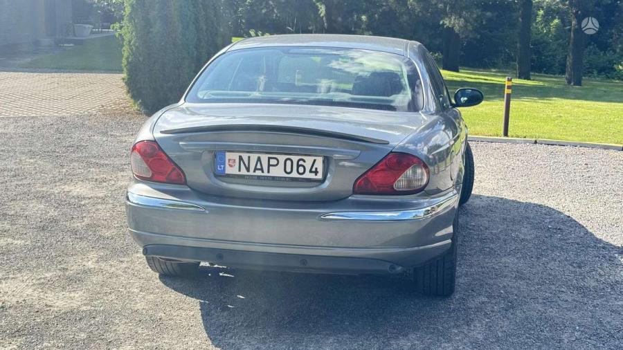 Grey Jaguar X-Type 2004 in Vilnius, with an engine capacity of 2.00 L and mileage of 248 thousand km for 1250 €, photo 5 on AUTOMOTO.COM.LV