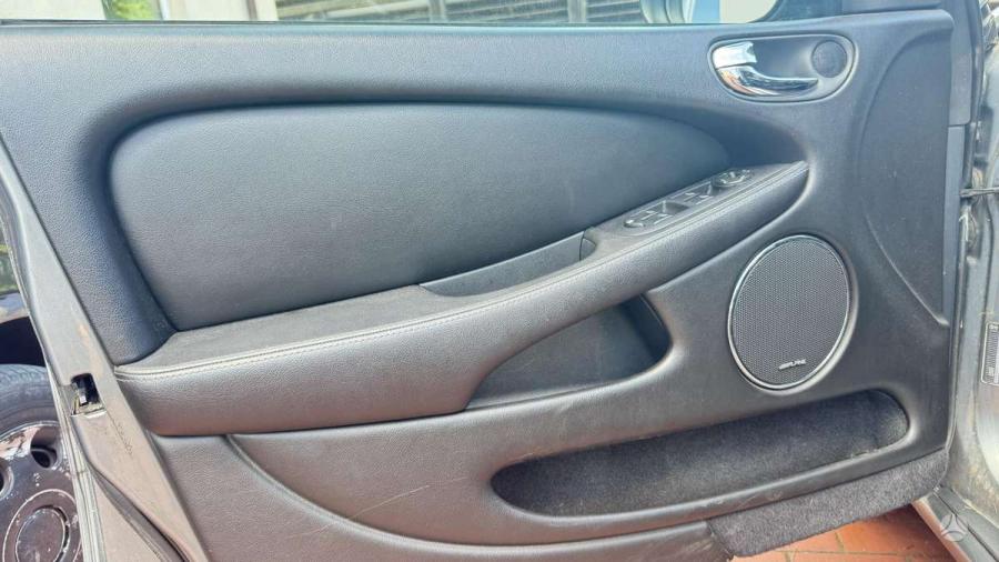 Grey Jaguar X-Type 2004 in Vilnius, with an engine capacity of 2.00 L and mileage of 248 thousand km for 1250 €, photo 9 on AUTOMOTO.COM.LV