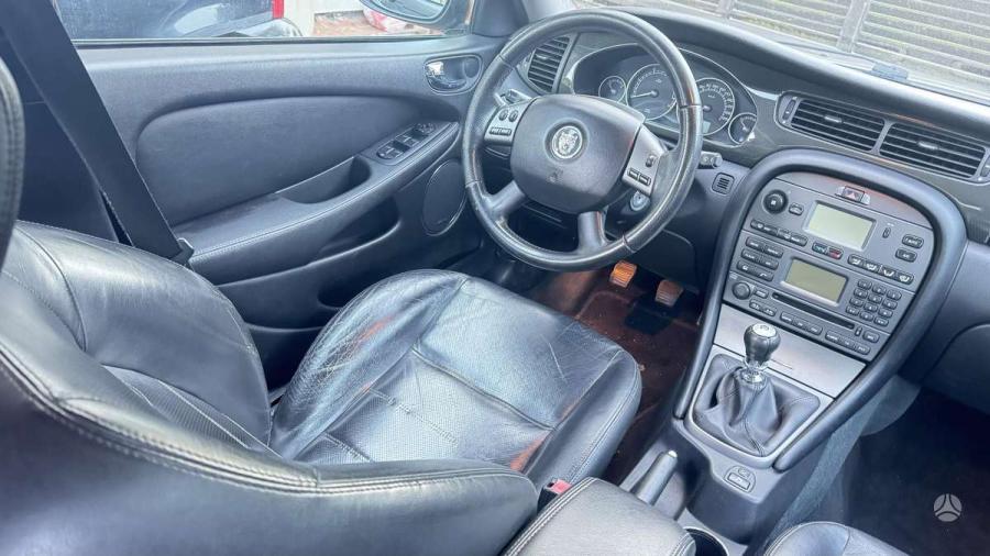 Grey Jaguar X-Type 2004 in Vilnius, with an engine capacity of 2.00 L and mileage of 248 thousand km for 1250 €, photo 13 on AUTOMOTO.COM.LV
