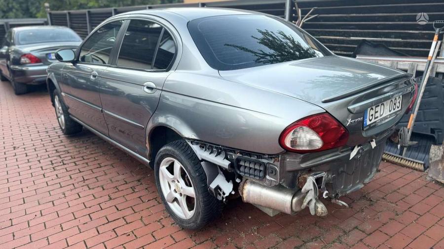 Grey Jaguar X-Type 2004 in Vilnius, with an engine capacity of 2.00 L and mileage of 248 thousand km for 1250 €, photo 31 on AUTOMOTO.COM.LV