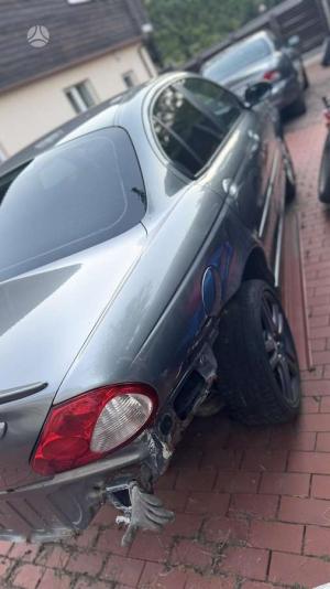 Grey Jaguar X-Type 2004 in Vilnius, with an engine capacity of 2.00 L and mileage of 248 thousand km for 1250 €, photo 33 on AUTOMOTO.COM.LV