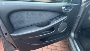 Grey Jaguar X-Type 2004 in Vilnius, with an engine capacity of 2.00 L and mileage of 248 thousand km for 1250 €, photo 35 on AUTOMOTO.COM.LV