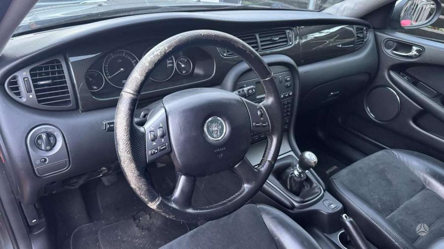 Grey Jaguar X-Type 2004 in Vilnius, with an engine capacity of 2.00 L and mileage of 248 thousand km for 1250 €, photo 36 on AUTOMOTO.COM.LV