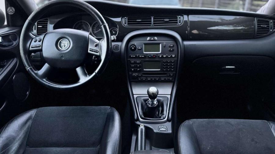 Grey Jaguar X-Type 2004 in Vilnius, with an engine capacity of 2.00 L and mileage of 248 thousand km for 1250 €, photo 47 on AUTOMOTO.COM.LV
