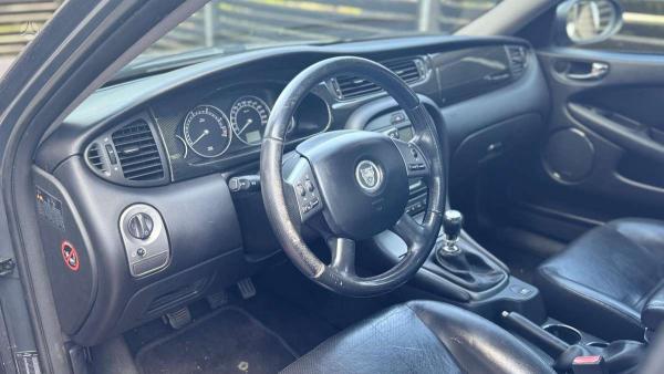 Pelēks Jaguar X-Type 2004 Viļņa, ar dzinēja tilpumu 2.00 L un nobraukumu 248 tūkst. km par 1250 €, foto 7 vietnē AUTOMOTO.COM.LV