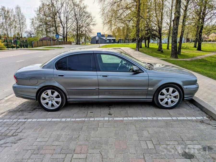Grey Jaguar X-Type 2006 in Riga, with an engine capacity of 2.20 L and mileage of 374 thousand km for 1400 €, photo 2 on AUTOMOTO.COM.LV