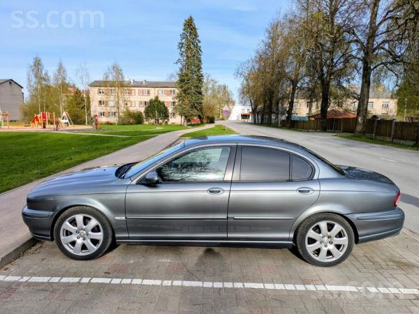 Grey Jaguar X-Type 2006 in Riga, with an engine capacity of 2.20 L and mileage of 374 thousand km for 1400 €, photo 3 on AUTOMOTO.COM.LV