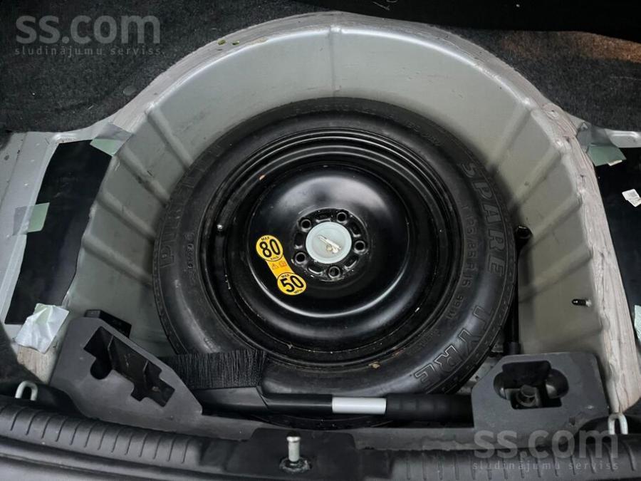 Pelēks Jaguar X-Type 2006 Ogre, ar dzinēja tilpumu 2.50 L un nobraukumu 178 tūkst. km par 800 €, foto 3 vietnē AUTOMOTO.COM.LV