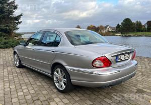 Pelēks Jaguar X-Type 2006 Ogre, ar dzinēja tilpumu 2.50 L un nobraukumu 178 tūkst. km par 800 €, foto 4 vietnē AUTOMOTO.COM.LV