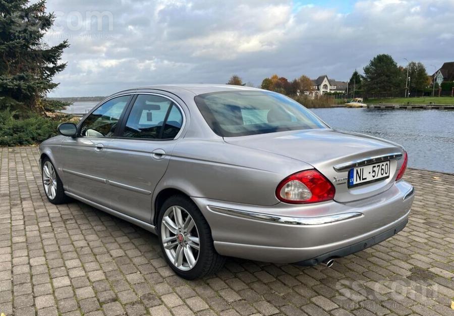 Pelēks Jaguar X-Type 2006 Ogre, ar dzinēja tilpumu 2.50 L un nobraukumu 178 tūkst. km par 800 €, foto 4 vietnē AUTOMOTO.COM.LV