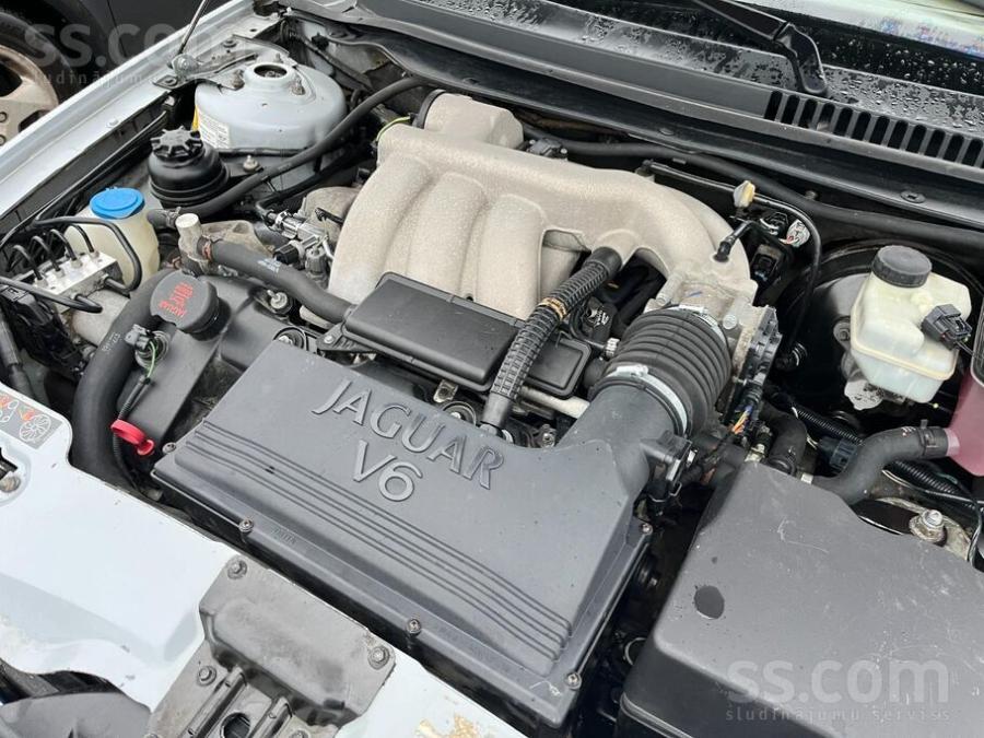 Pelēks Jaguar X-Type 2006 Ogre, ar dzinēja tilpumu 2.50 L un nobraukumu 178 tūkst. km par 800 €, foto 5 vietnē AUTOMOTO.COM.LV