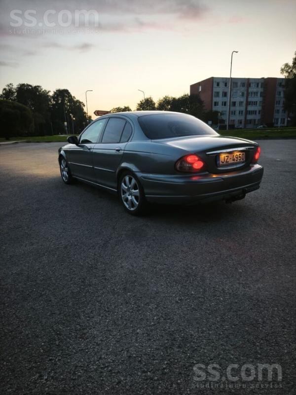 Pelēks Jaguar X-Type 2006 Aizkraukle, ar dzinēja tilpumu 2.20 L un nobraukumu 398 tūkst. km par 1950 €, foto 5 vietnē AUTOMOTO.COM.LV