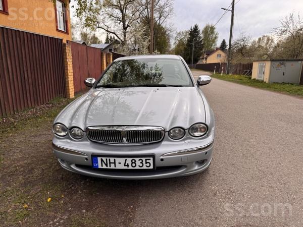 Grey Jaguar X-Type 2007 in Riga, with an engine capacity of 2.50 L and mileage of 174 thousand km for 4000 €, photo 2 on AUTOMOTO.COM.LV