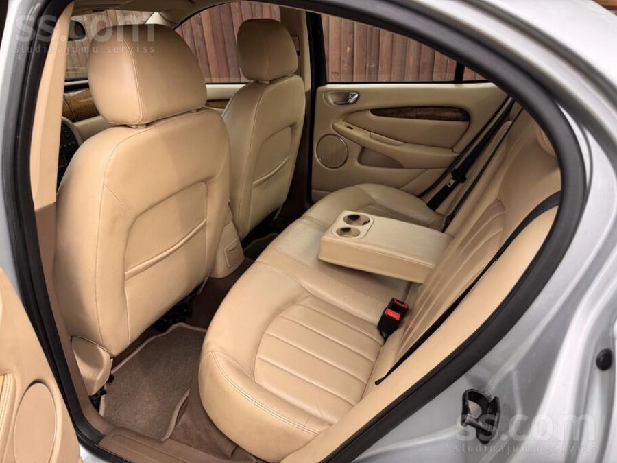 Grey Jaguar X-Type 2007 in Riga, with an engine capacity of 2.50 L and mileage of 174 thousand km for 4000 €, photo 7 on AUTOMOTO.COM.LV