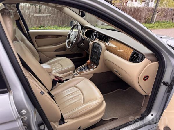 Grey Jaguar X-Type 2007 in Riga, with an engine capacity of 2.50 L and mileage of 174 thousand km for 4000 €, photo 8 on AUTOMOTO.COM.LV