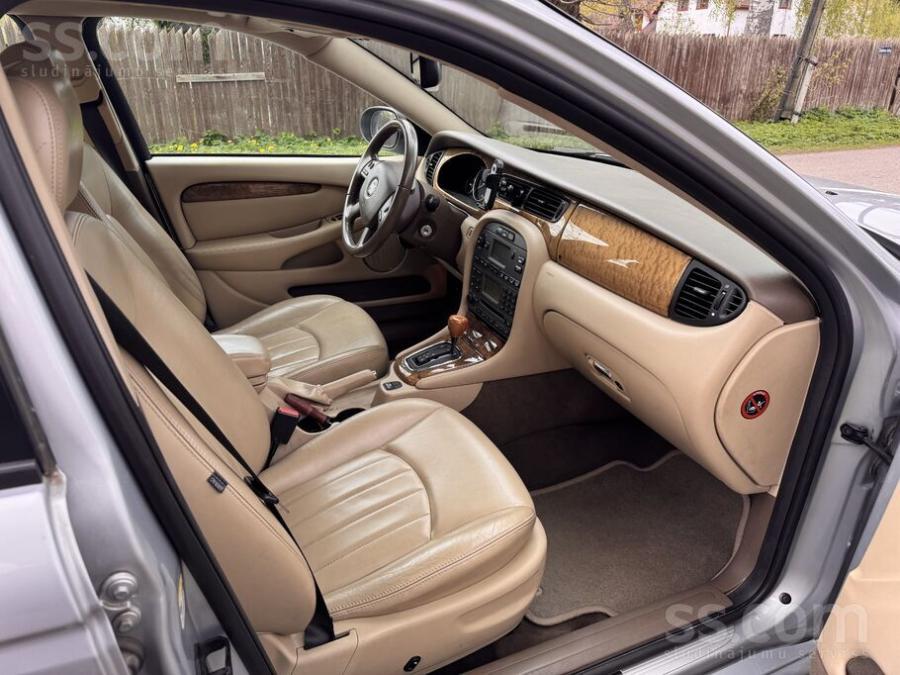 Grey Jaguar X-Type 2007 in Riga, with an engine capacity of 2.50 L and mileage of 174 thousand km for 4000 €, photo 9 on AUTOMOTO.COM.LV