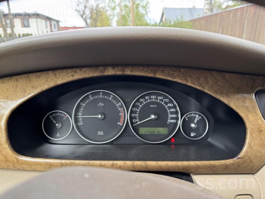 Grey Jaguar X-Type 2007 in Riga, with an engine capacity of 2.50 L and mileage of 174 thousand km for 4000 €, photo 10 on AUTOMOTO.COM.LV